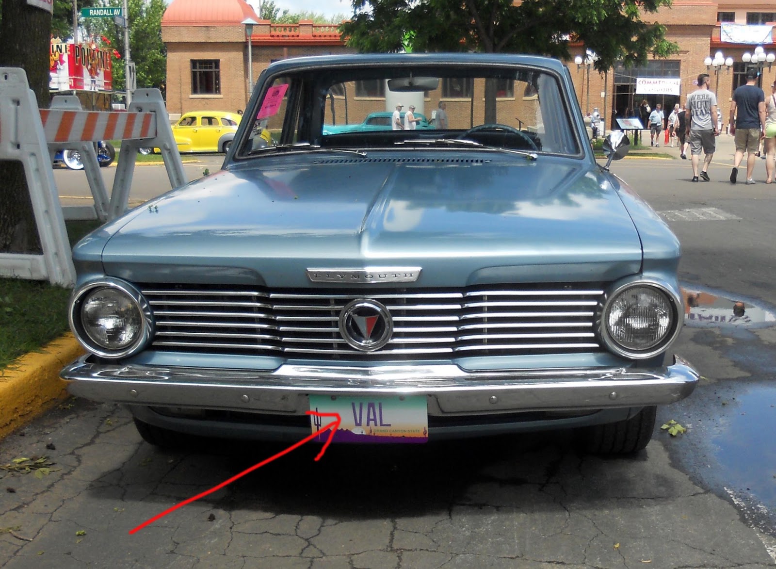 AutomoZeal: A Meeting of the Vals: The 1964 Plymouth Valiant