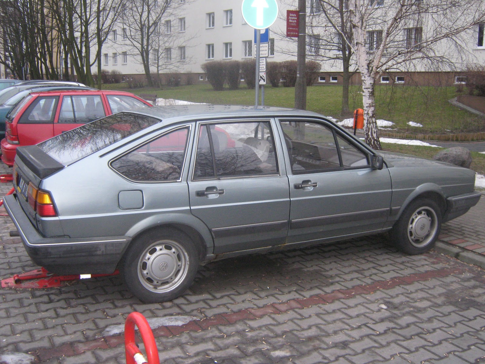 Old Parked Cars Warsaw: 1985 Volkswagen Passat GL