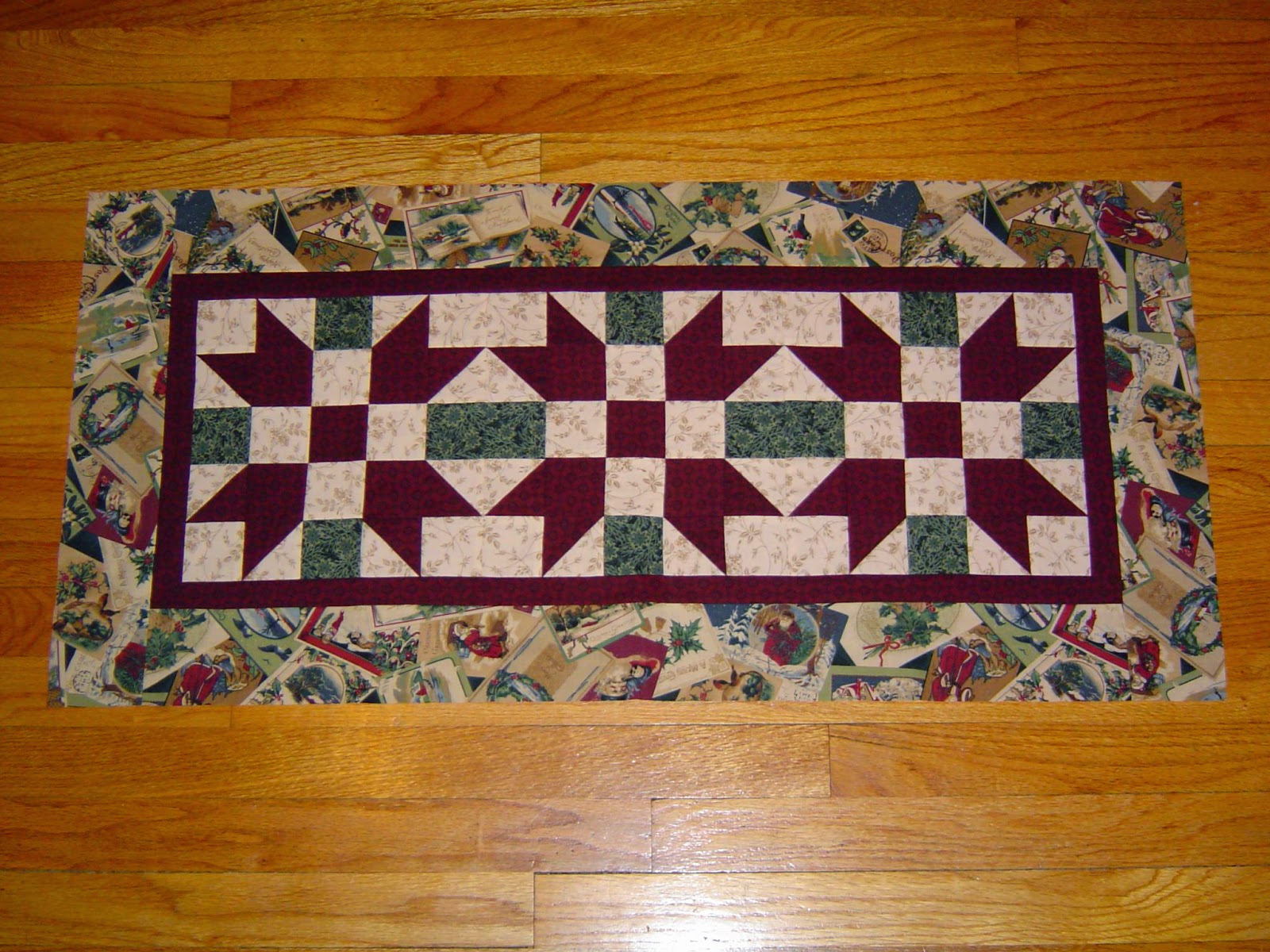 Happy Sewing Room: FREE Yuletide Floral Table Runner Pattern