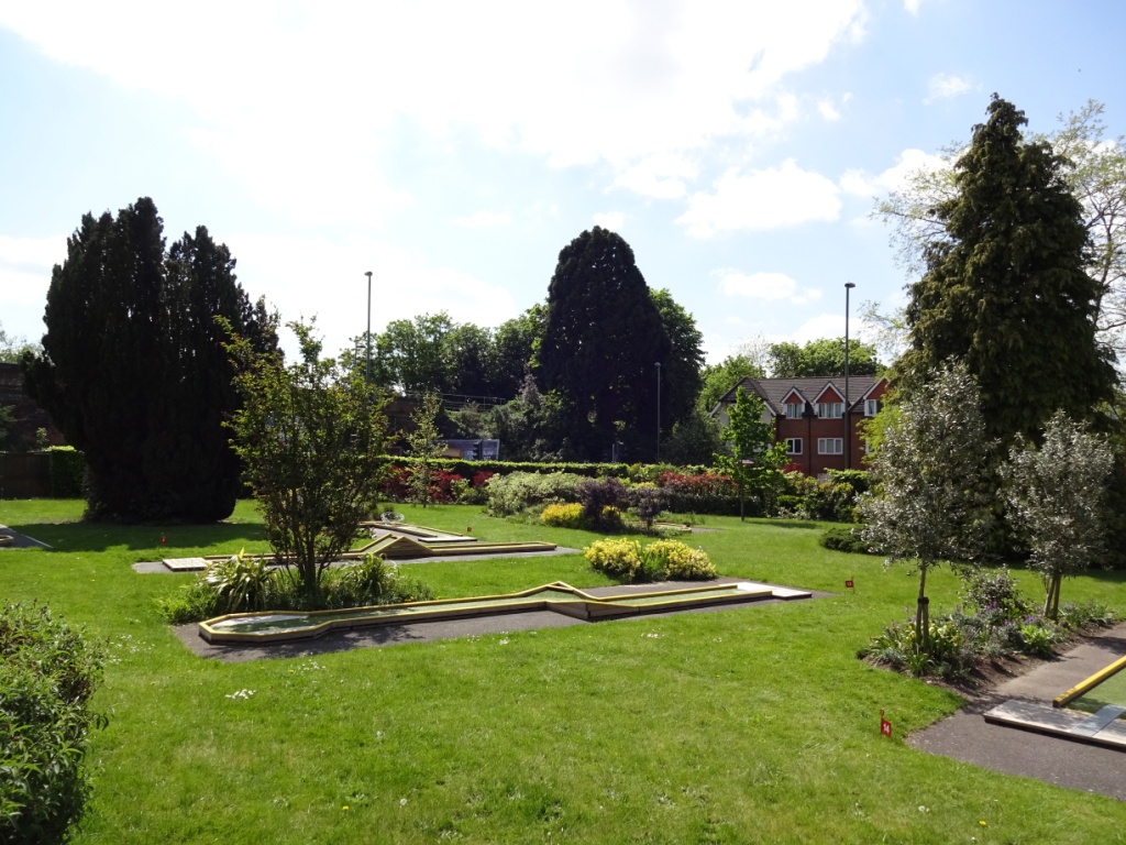 The Ham and Egger Files: Crazy Golf in Stoke Park, Guildford