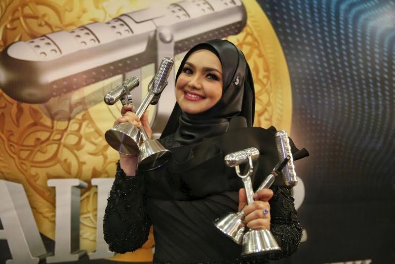 Kemenangan Berganda Dato Siti Nurhaliza di AIM 22