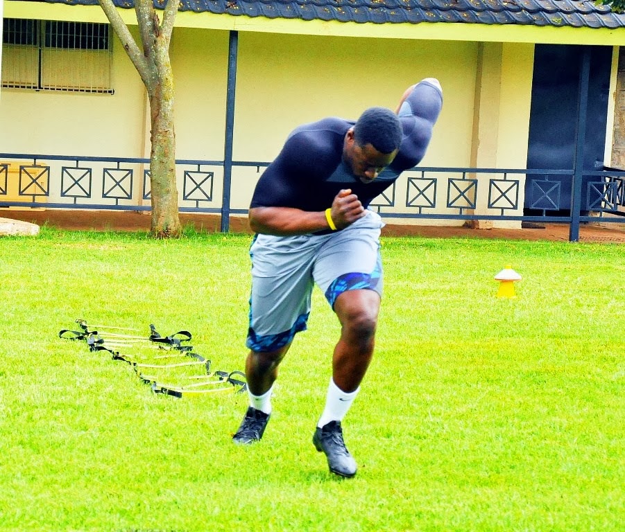 NAIROBI'Z BLOGAZINE: ADONGO TAKES A TASTE OF KENYA TO THE NFL
