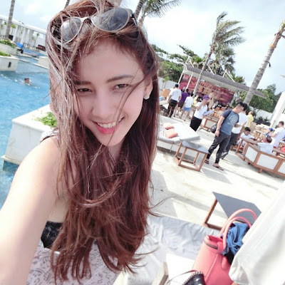 Foto Galeri Yulia Putri Sari Model Kulit Putih Yang Hobby Dugem ~ efotobugil