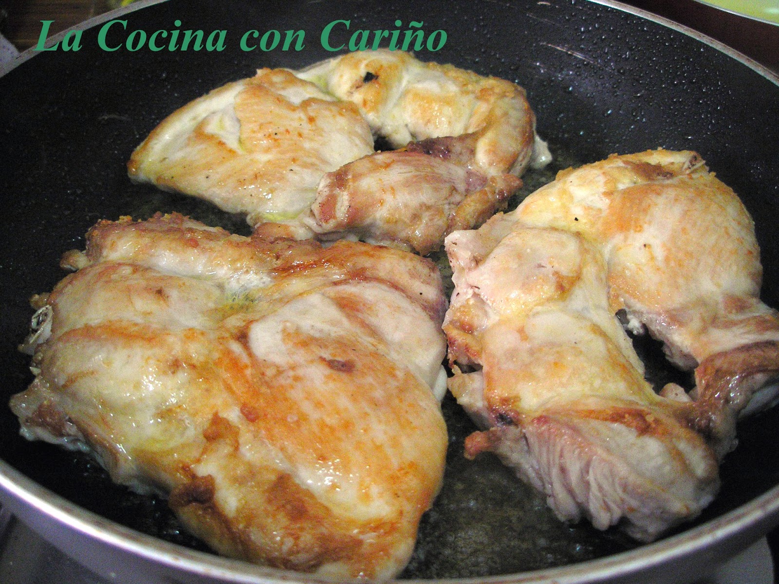 PAN NAAN CON CHURRASCO DE POLLO Y SALSA DE QUESOS