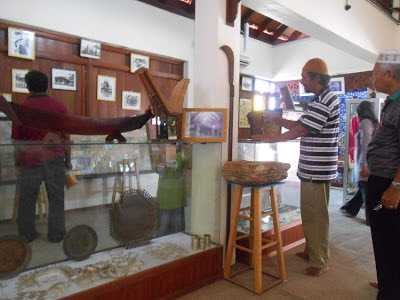 SENI LAMA MELAYU (MALAY OLDEN ART): Muzium Bugis (Bugis Museum), Pantai ...