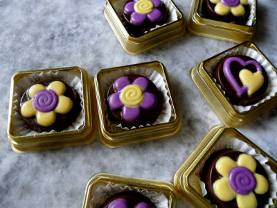CreativeChoc Coklat Homemade: Coklat oreo dengan tema kuning dan ungu