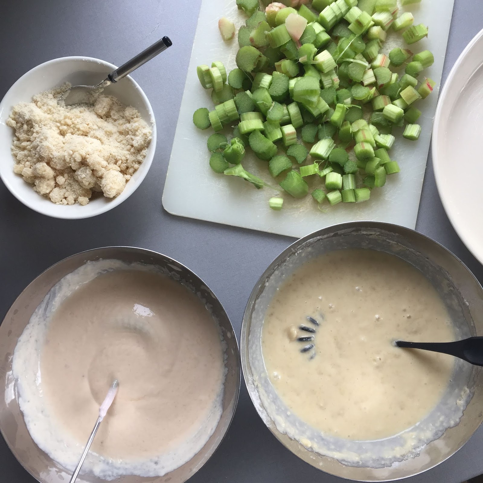 Täykkäri: Rahka-raparperipiirakka