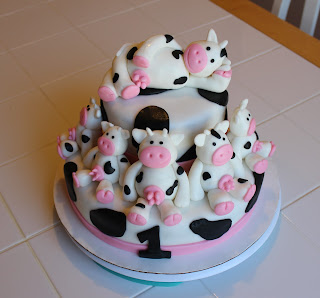 Bethany's Creative Pursuits: Udderly Delightful Cow Cake