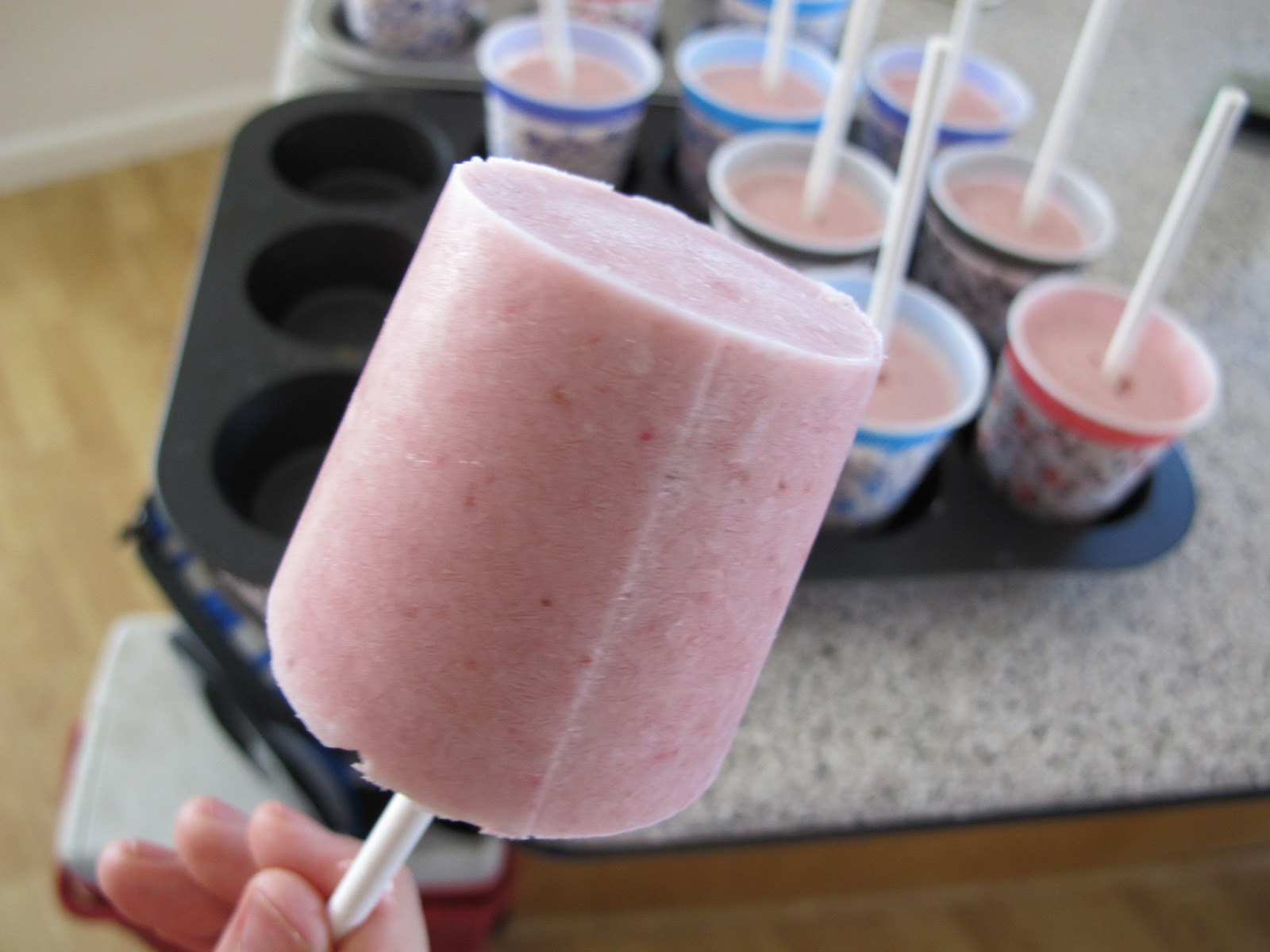 Simple. Healthy. Tasty: Strawberries and Cream Pop