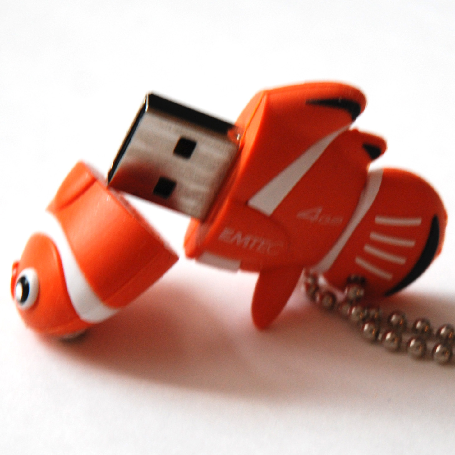 CardMonkey's Paper Jungle: Show Me Your Craft Room Blog Hop - 11/5/11