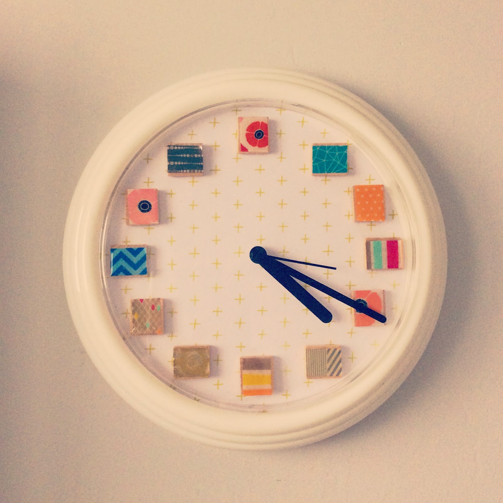 The Hydeout: DIY Scrabble Tile Clock