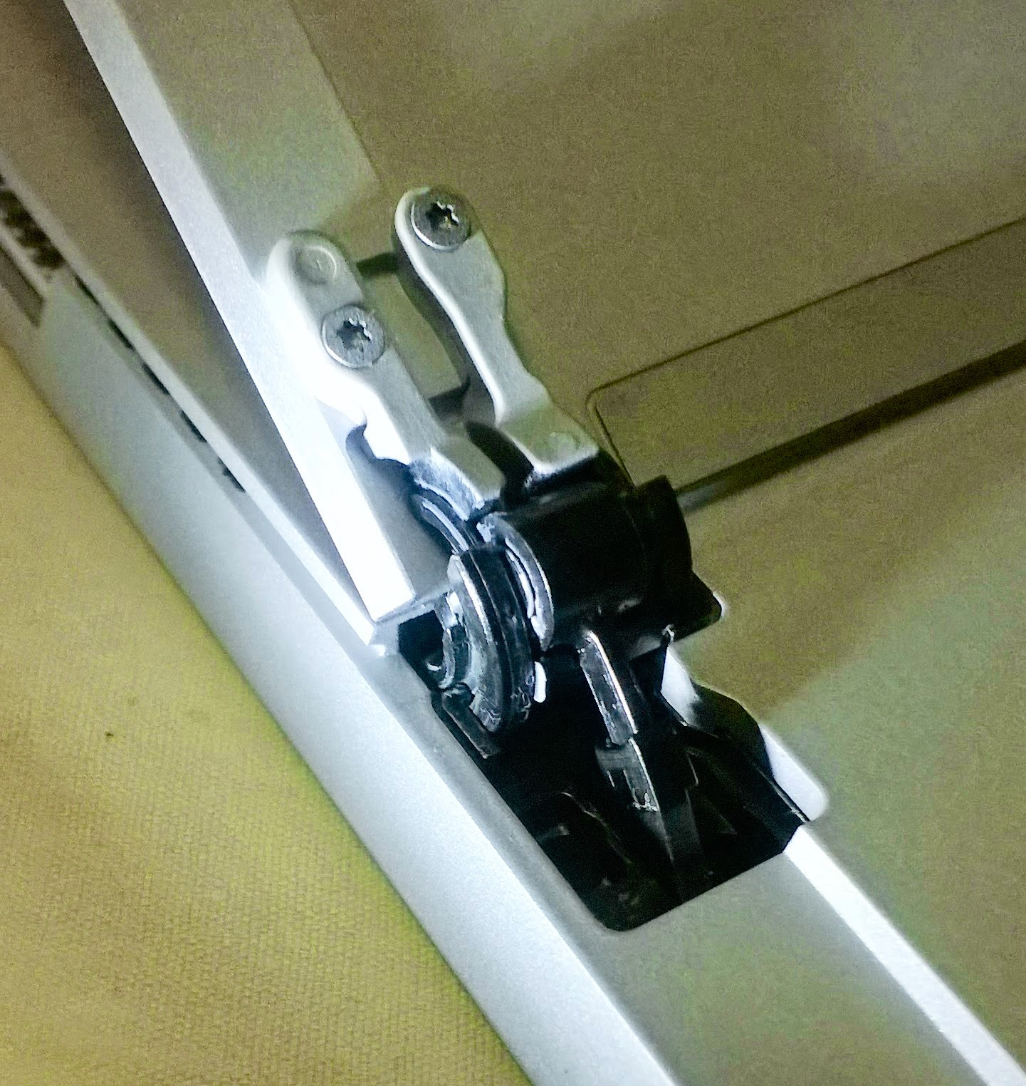 ULTRA MOBILE PC TIPS: Surface Pro 3: The hinge