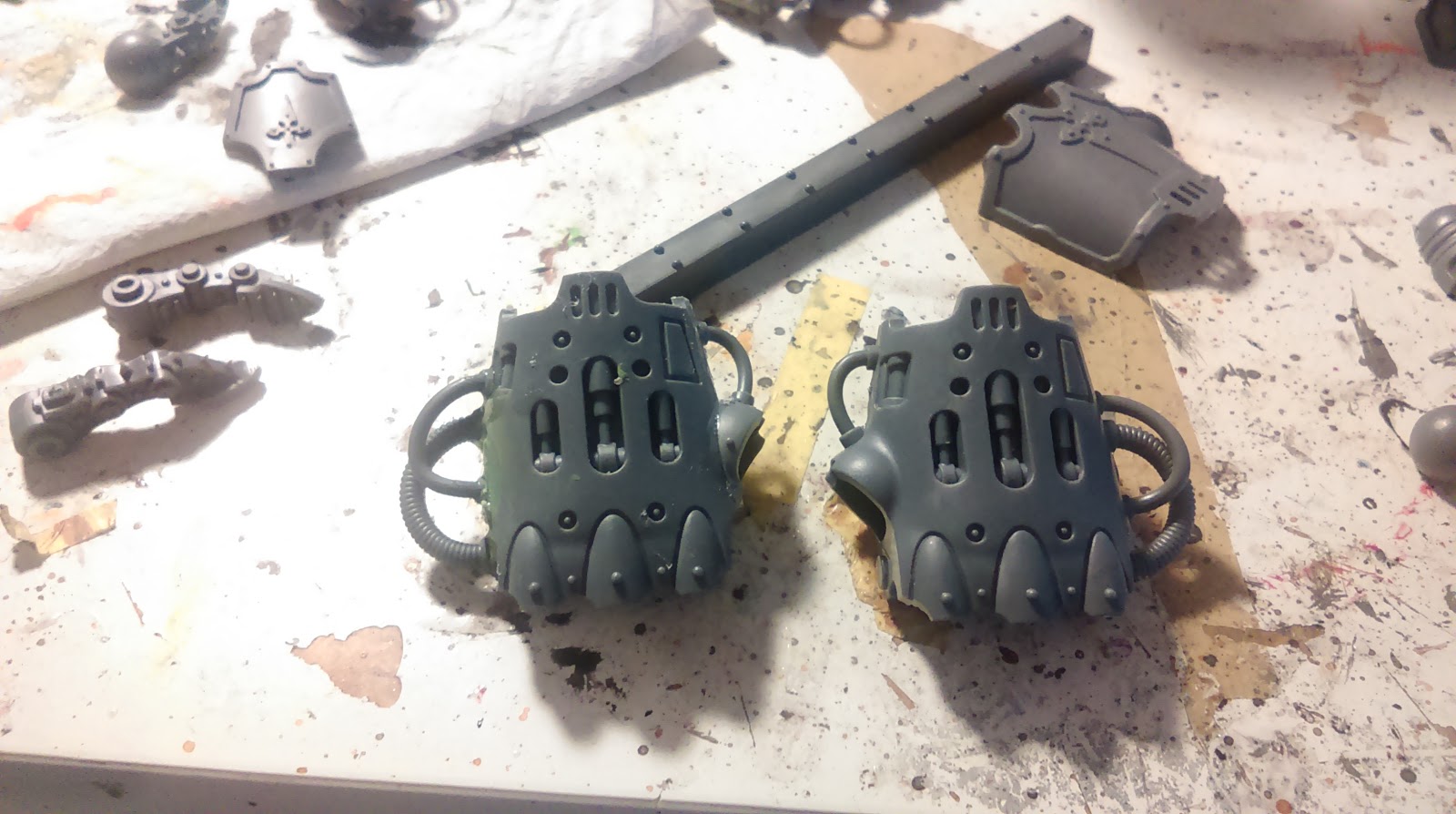 How can I best model a right-handed Thunderstrike Gauntlet? : r ...