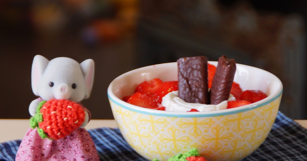 Lire, relire, ne pas lire...: Faisselle aux fraises et crêpes dentelles 🍓🍫