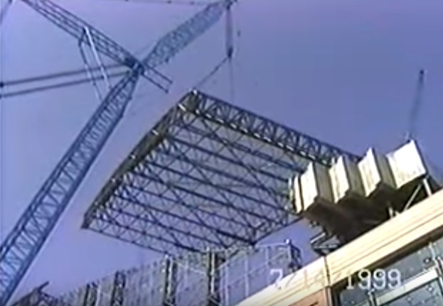 Florence Entertainment: The Big Blue Crane accident