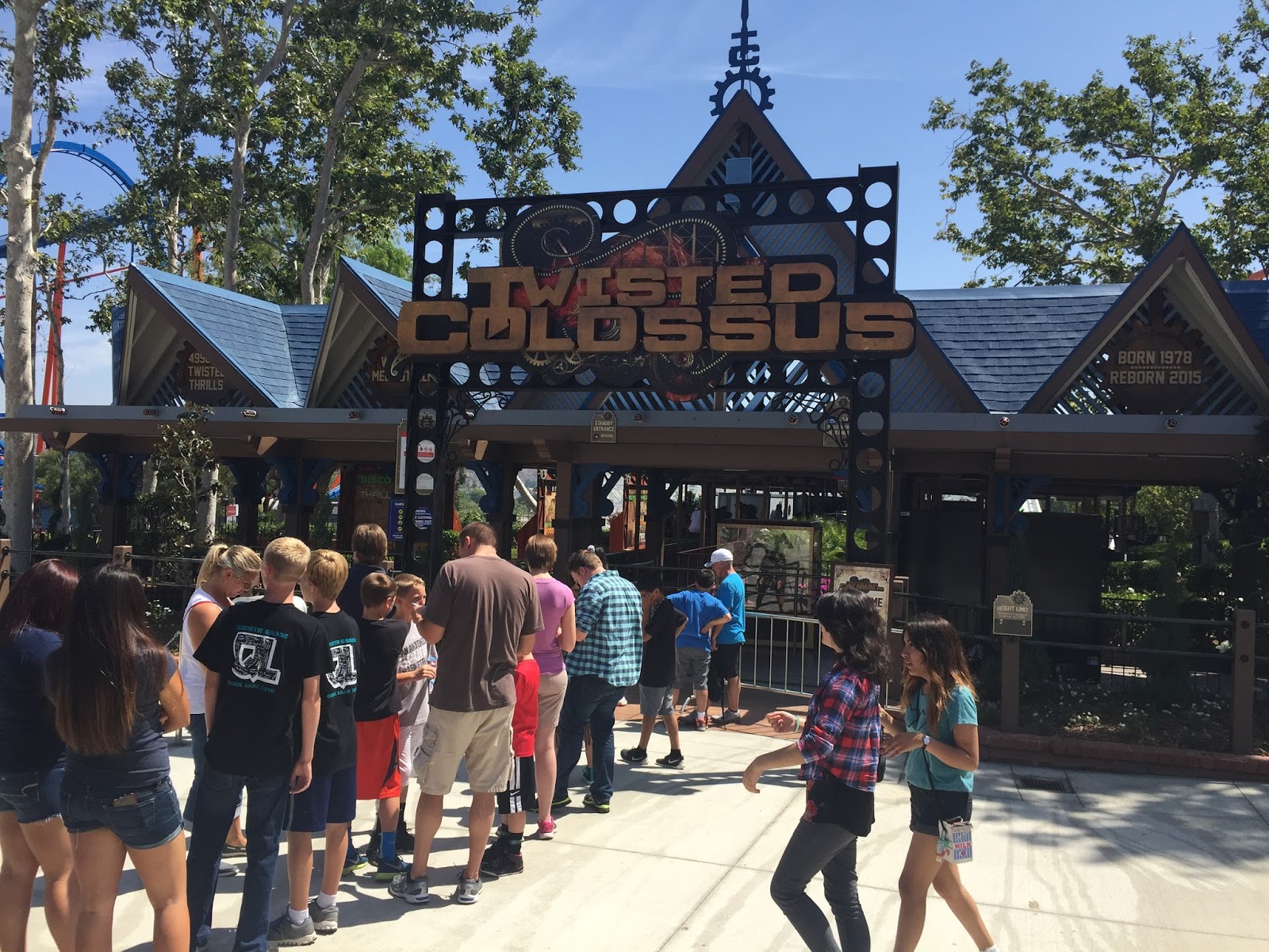 Ride Review of Twisted Colossus at Six Flags Magic Mountain with Photos ...