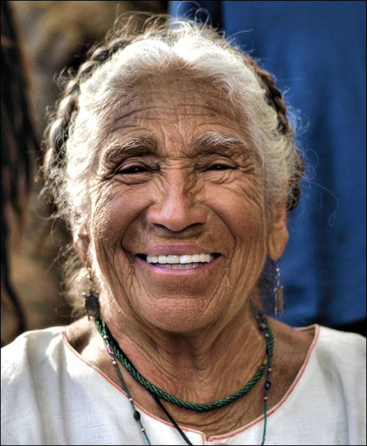 Do Berço até ao Túmulo: Curandera, Healing Art of Mexico