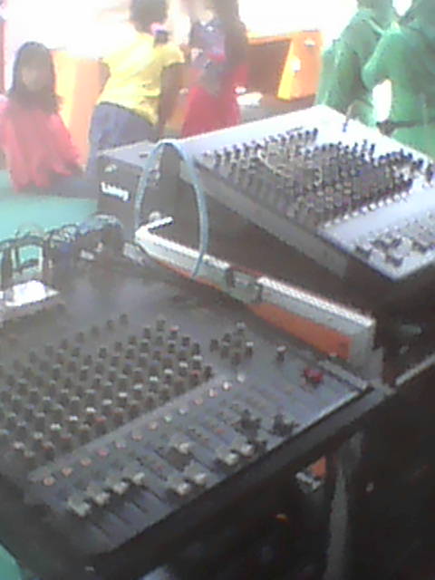 Live Music Sound System Lapangan Panggung Menggunakan Drum Digital ...