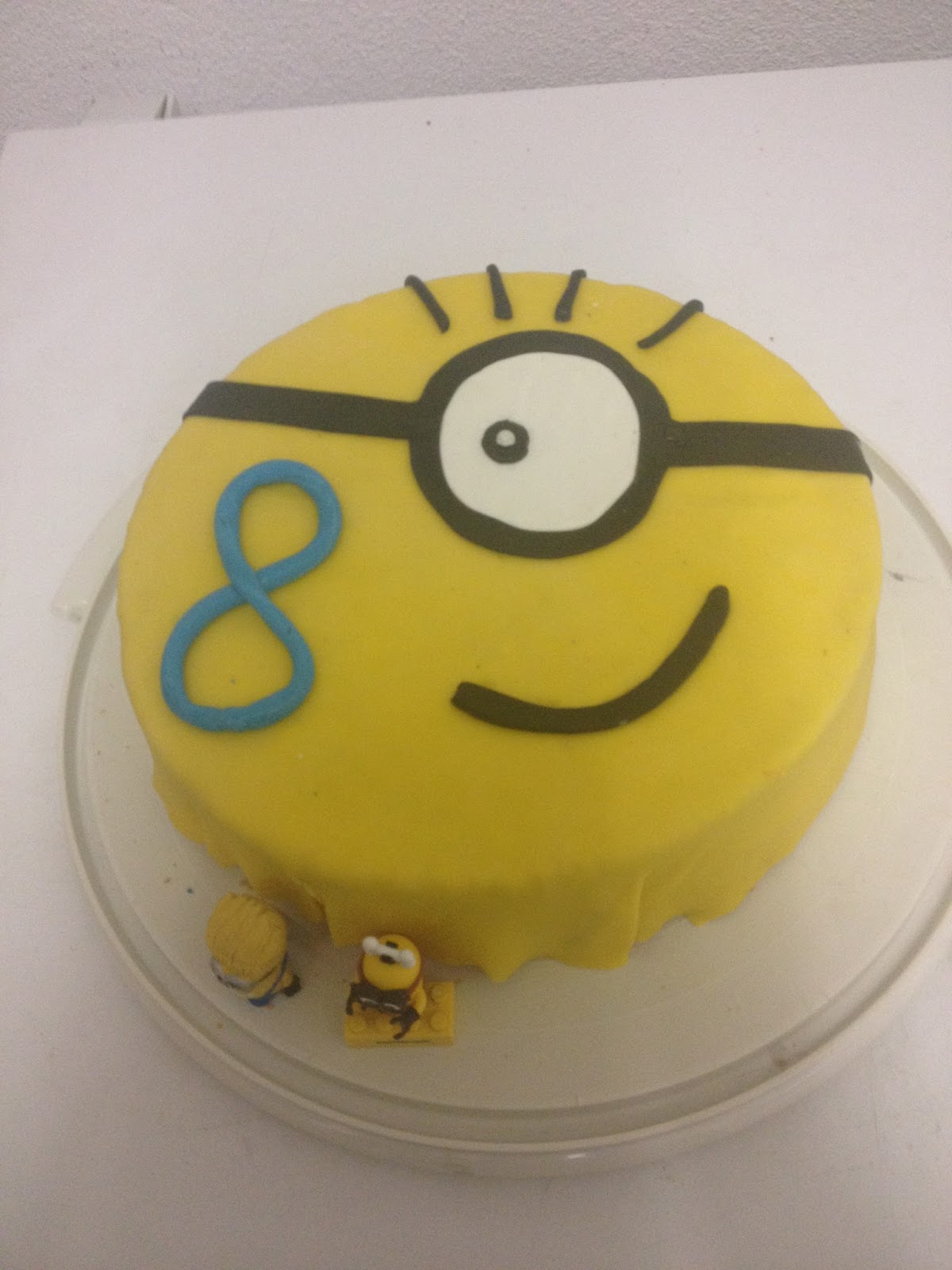 Elisas Backblog: Minion Torte