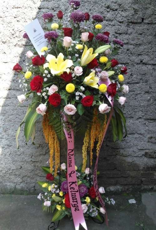 Aneka Ragam Contoh Standing Flower Untuk Pernikahan