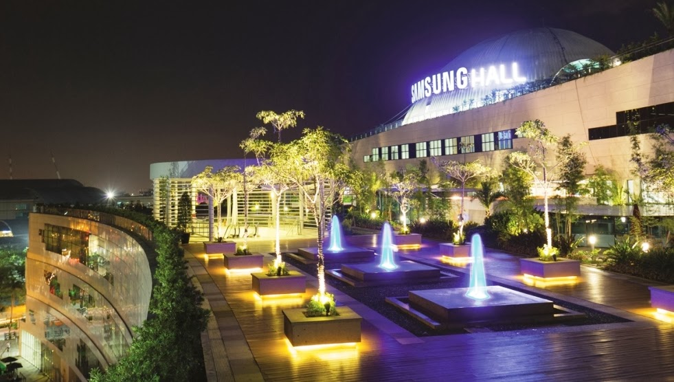 Manila Shopper: The Samsung Hall & Sky Park at SM Aura Premier