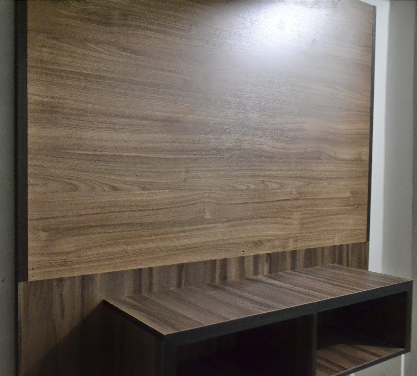 Painel MDF de madeira c/ nichos | Nichos BH - Casa Sousa