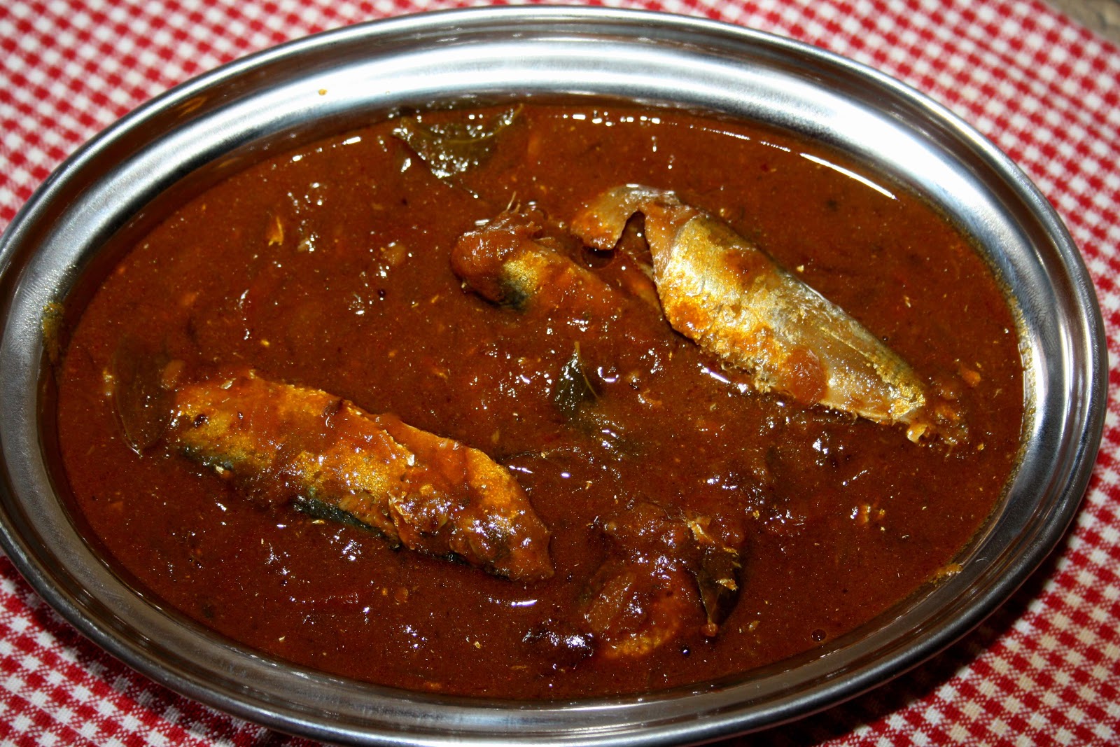 CooknDine....: Chala Meen Kulambu/Chala fish Curry (No coconut)