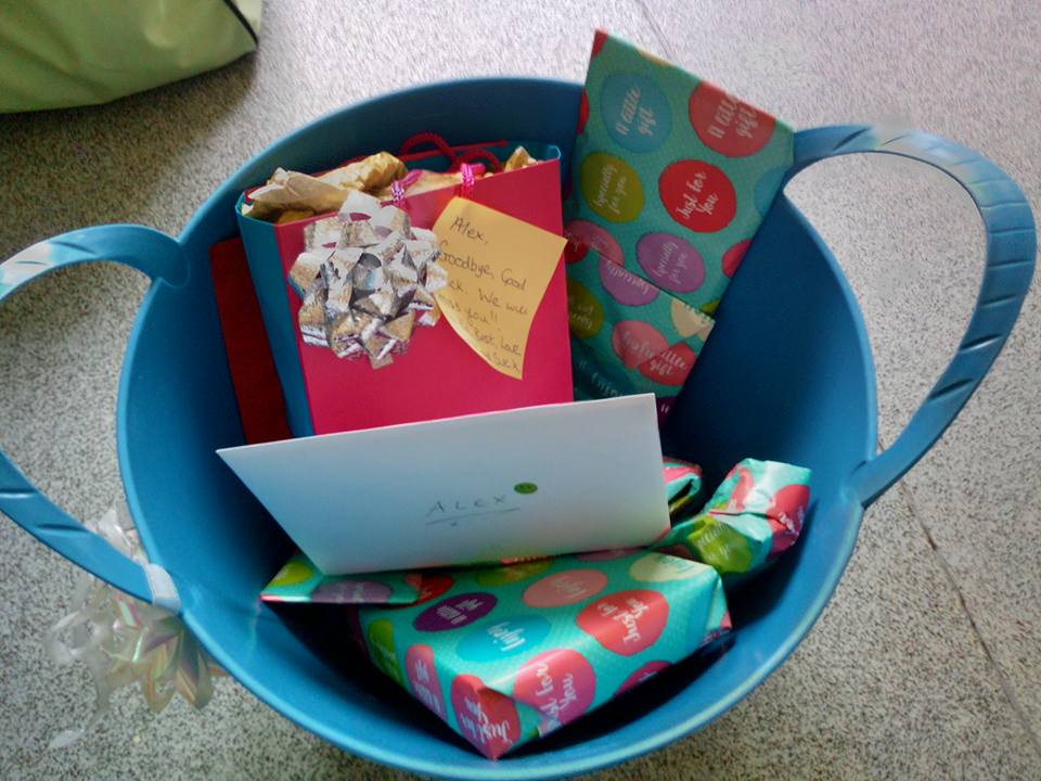 Cum e viața : Un an și nouă luni. Și o găleată albastră.