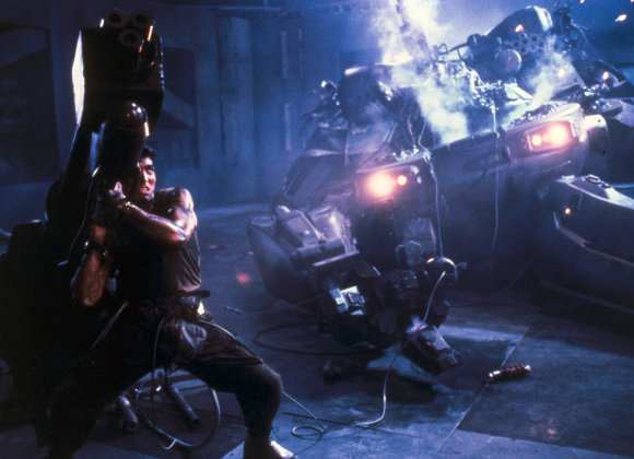 Watching Asia Film Reviews: Gunhed (1989) [Tokusatsu Review]