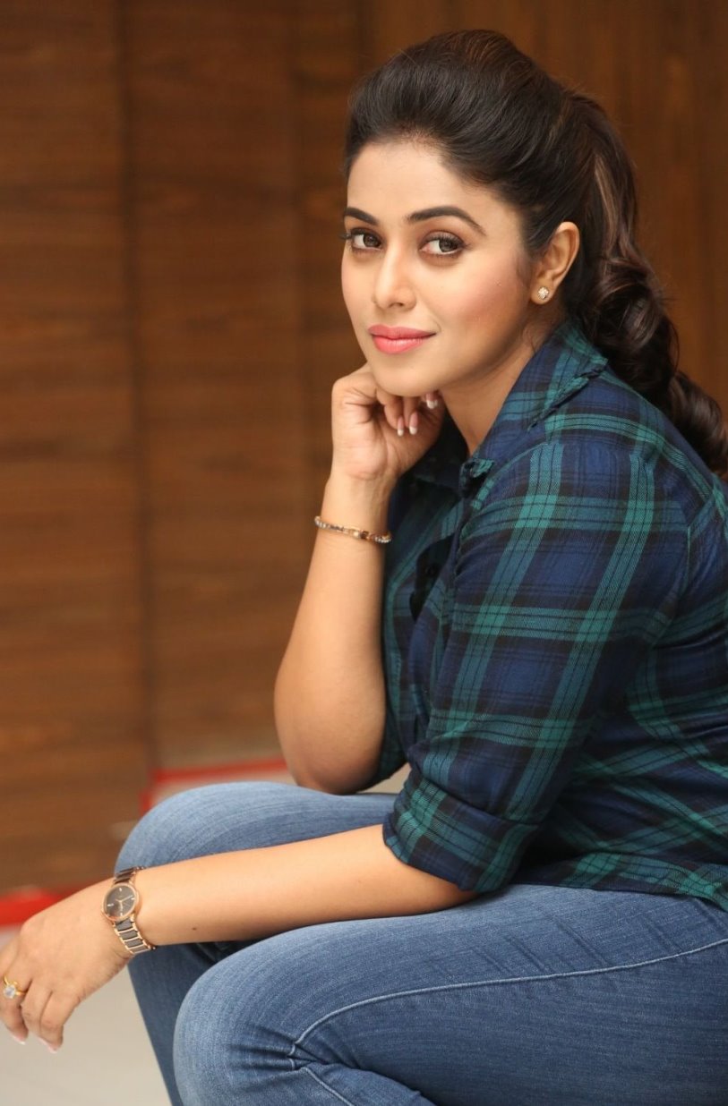 Poorna Hot Latest Photos in Tight Blue Jeans and Shirt | Telugu Actress ...