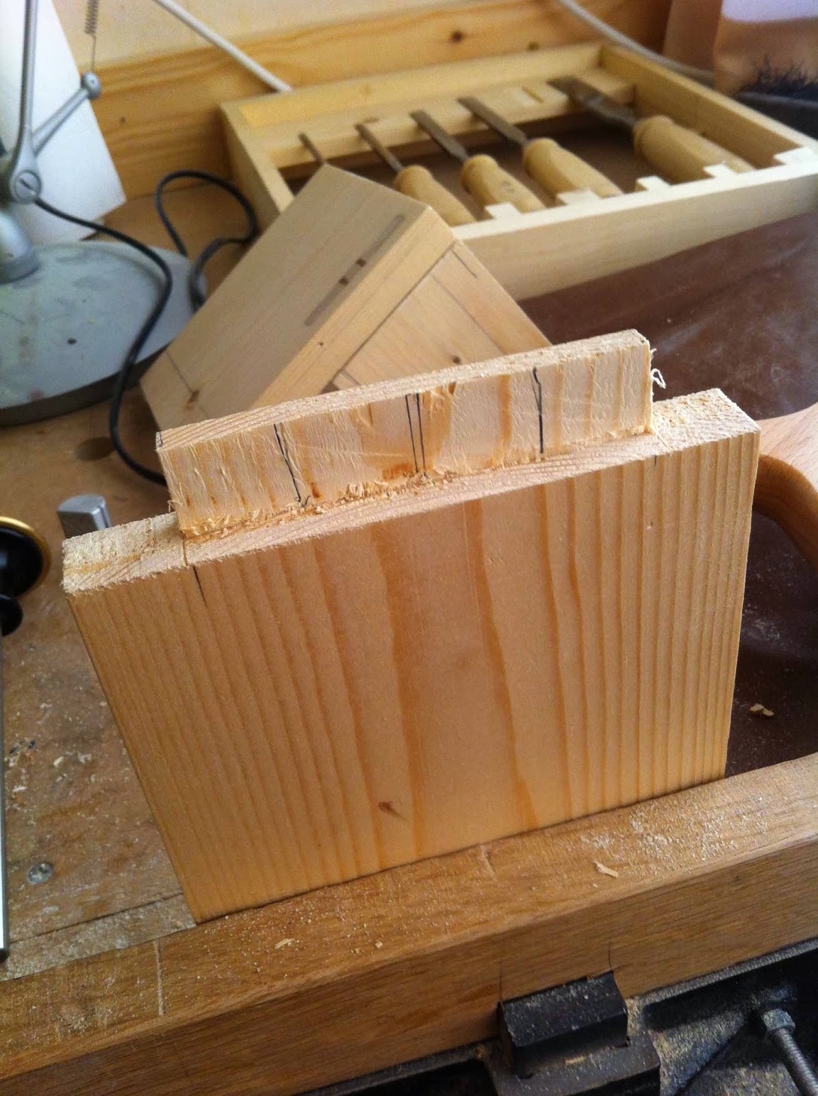 Wedged Mortise & Tenon (Houtverbinding)