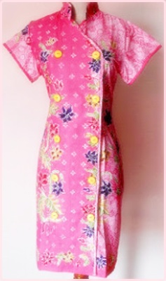 Model baju batik wanita modern warna pink