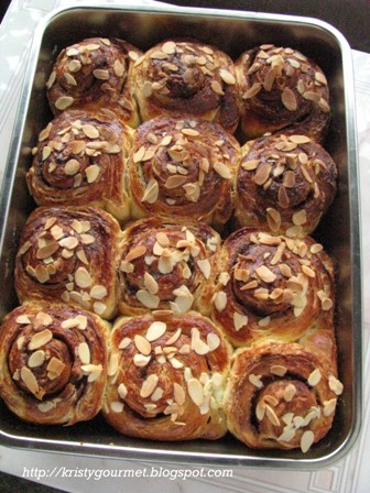 Kanelsnegl ~ Danish Cinnamon Roll