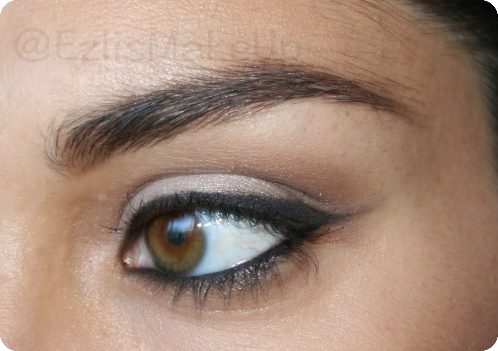 Ezlis Make Up: Look delineado y labios fucsias