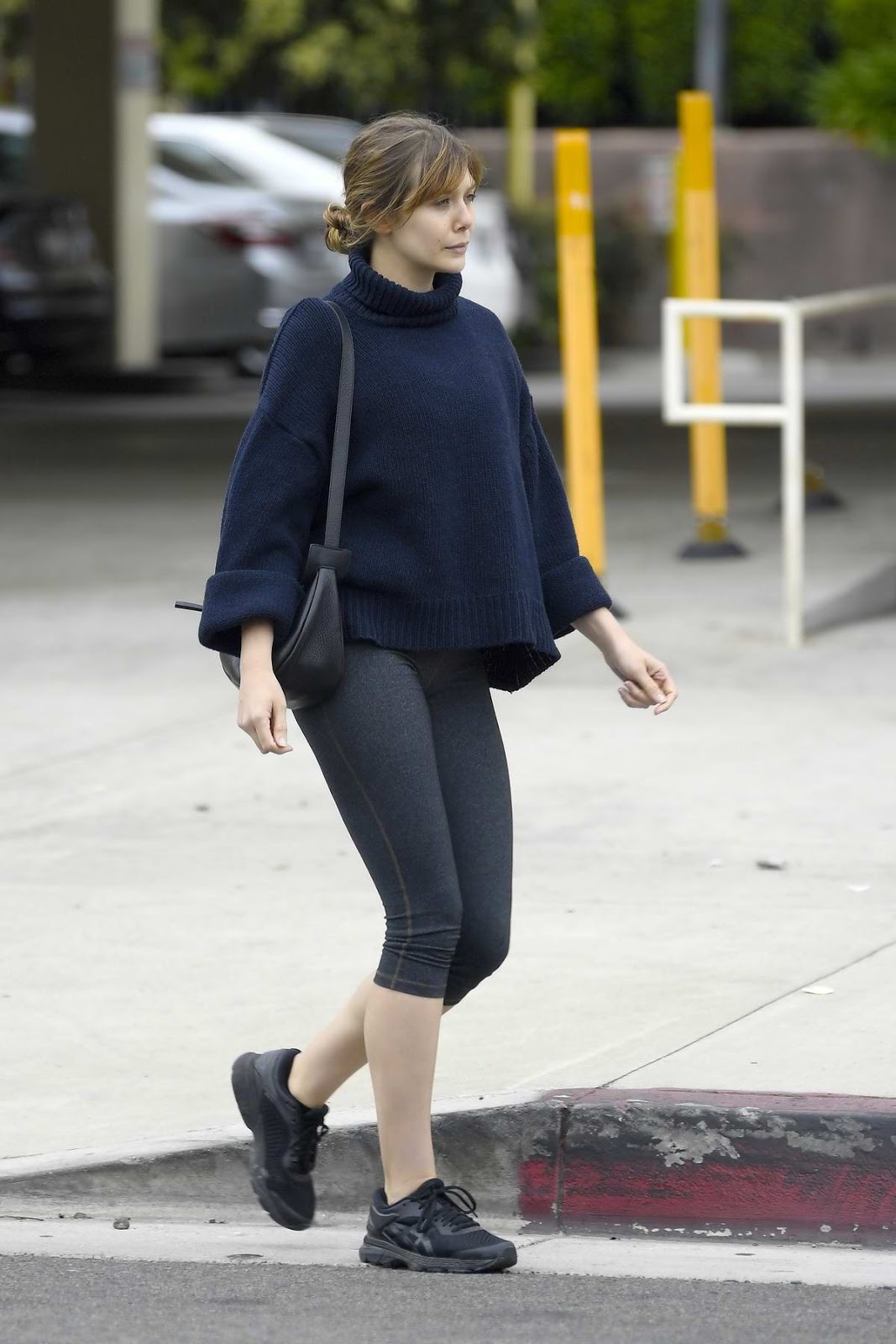 Elizabeth Olsen – Style Out in Leggings in Los Angeles – Celebrity Style