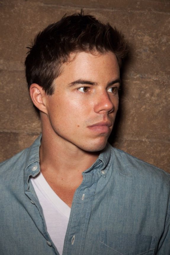 Favorite Hunks & Other Things: David Hull: While I Should Have Been ...