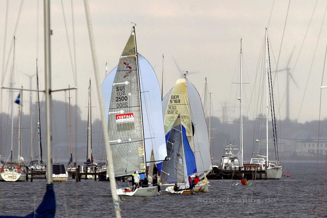 Rostock Sailing: Rostocker Freitagsregatta: Mit Flaute und Regen in die ...