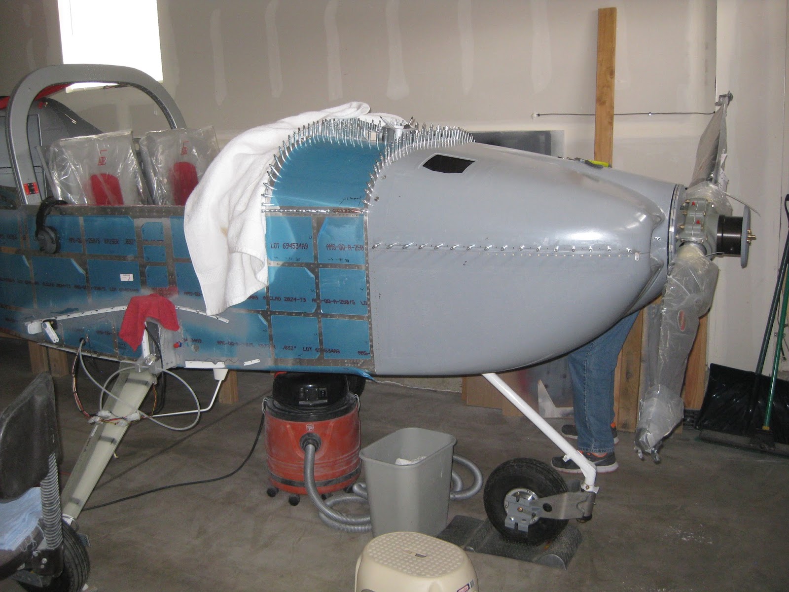 E's Van's RV-14A: Finish: Cowling. Bottom cowl completed.