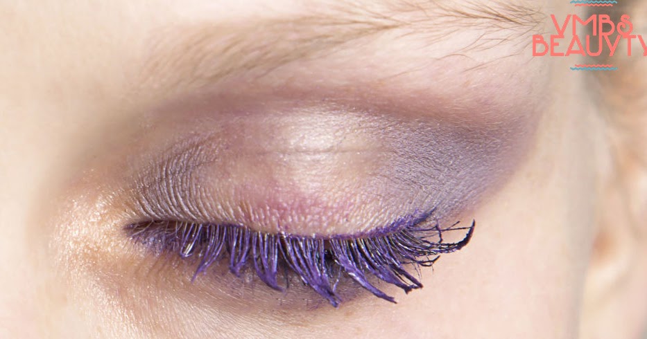5 Mascara Colors You *Need* to Try This Summer
