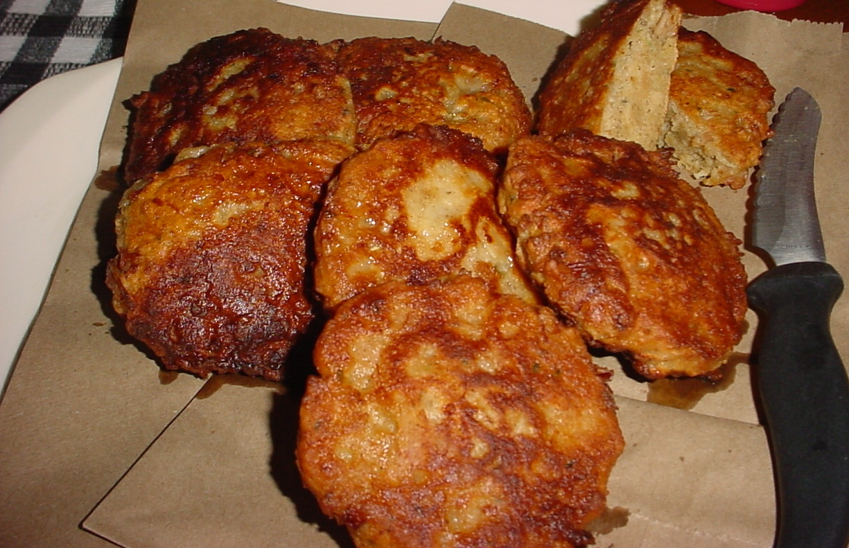 CRACKERBERRIES KITCHEN: Clam Cakes