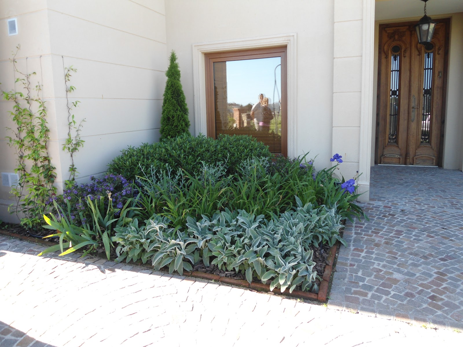 Cantero en fachada de vivienda