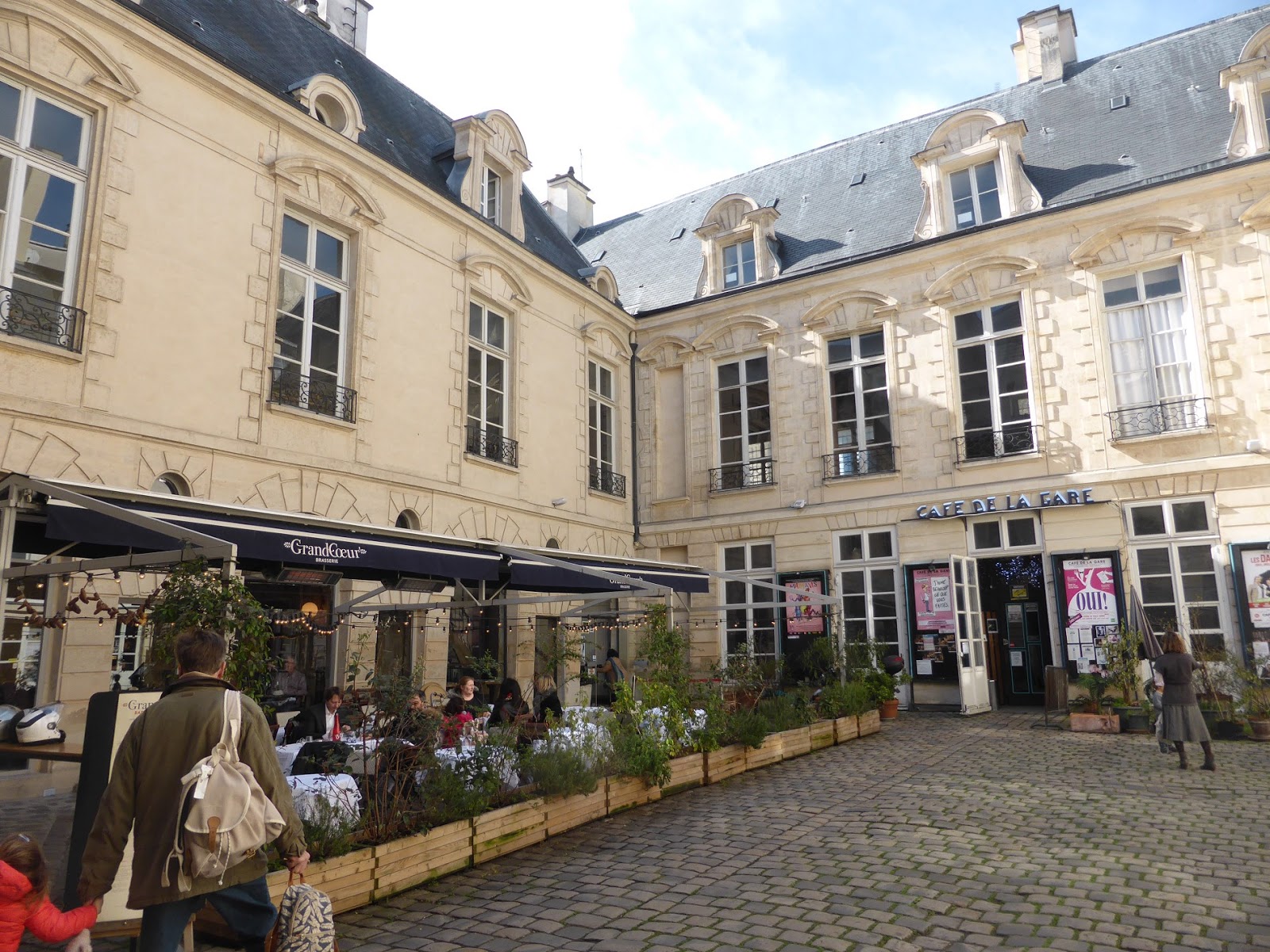 Paris-bise-art : De l'Auberge de l'aigle d'or au Café de la gare