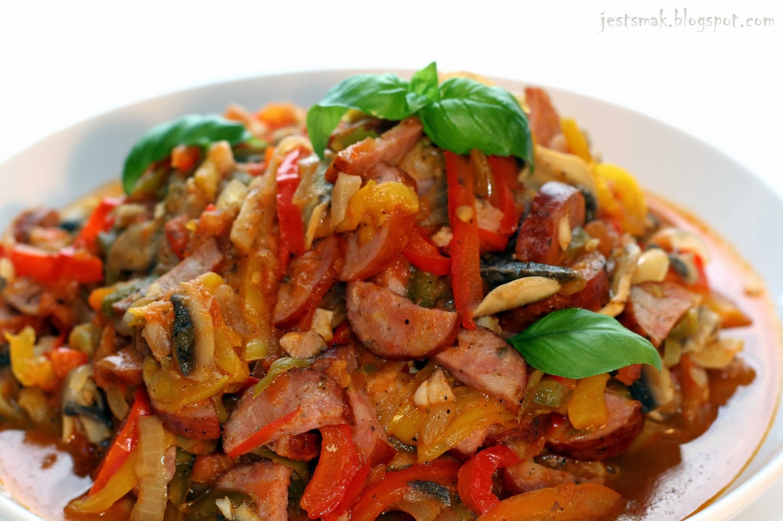 Jest Smak: Pikantne leczo z kiełbasą