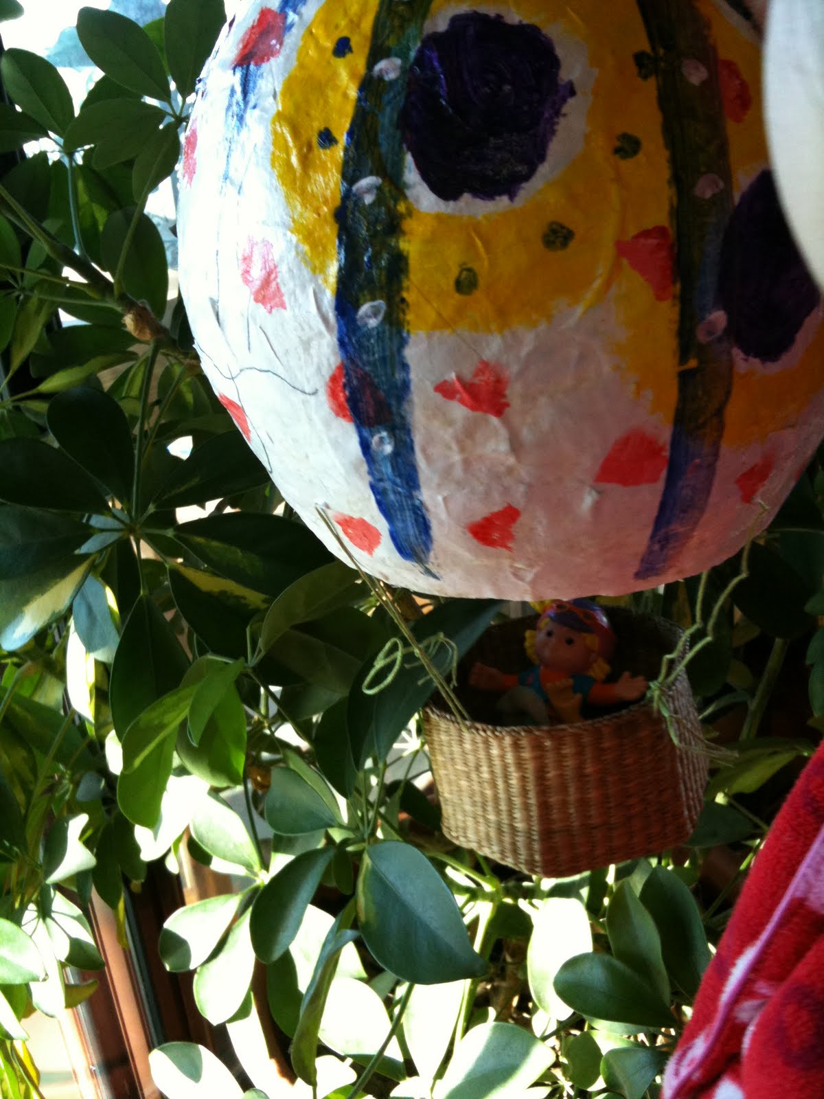 Wilme's Vintage inspired beach art blog: Hot air balloon - Paper mache