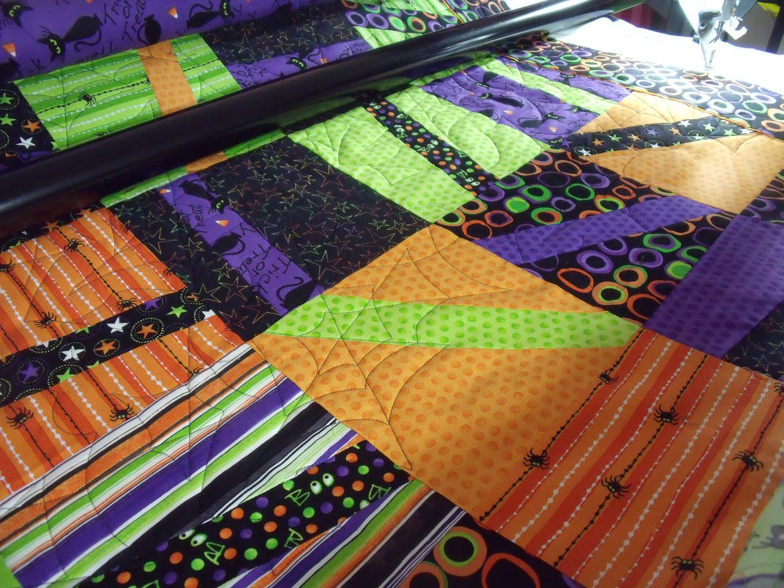 The Shoemaker's Daughter: Halloween Quilt with Spider Web Pantograph