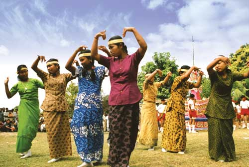 Showmeneel: Ethnic groups in Bangladesh