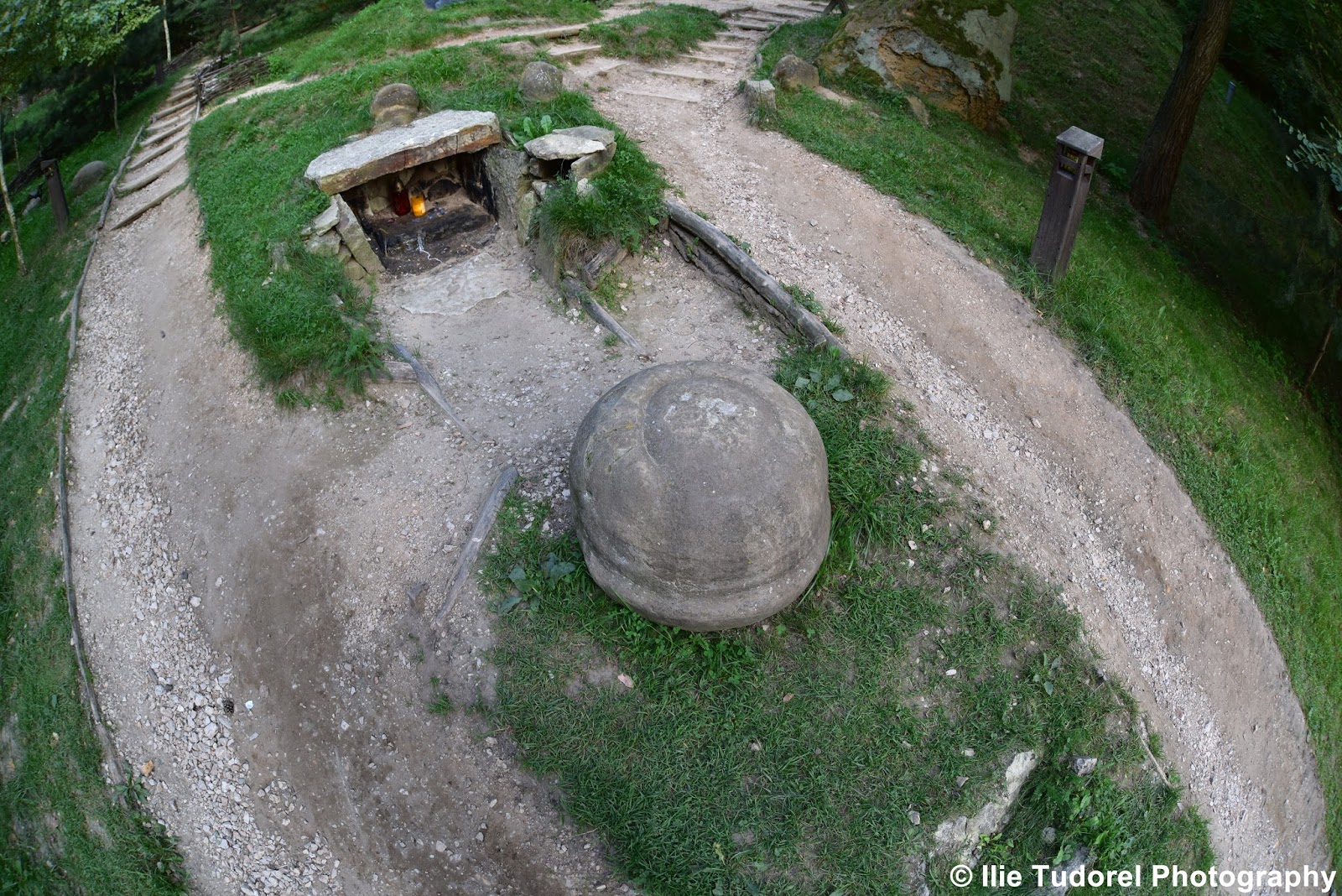 TUDOR PHOTO BLOG: Templul Rupestru de la Sinca Veche - judetul Brasov ...