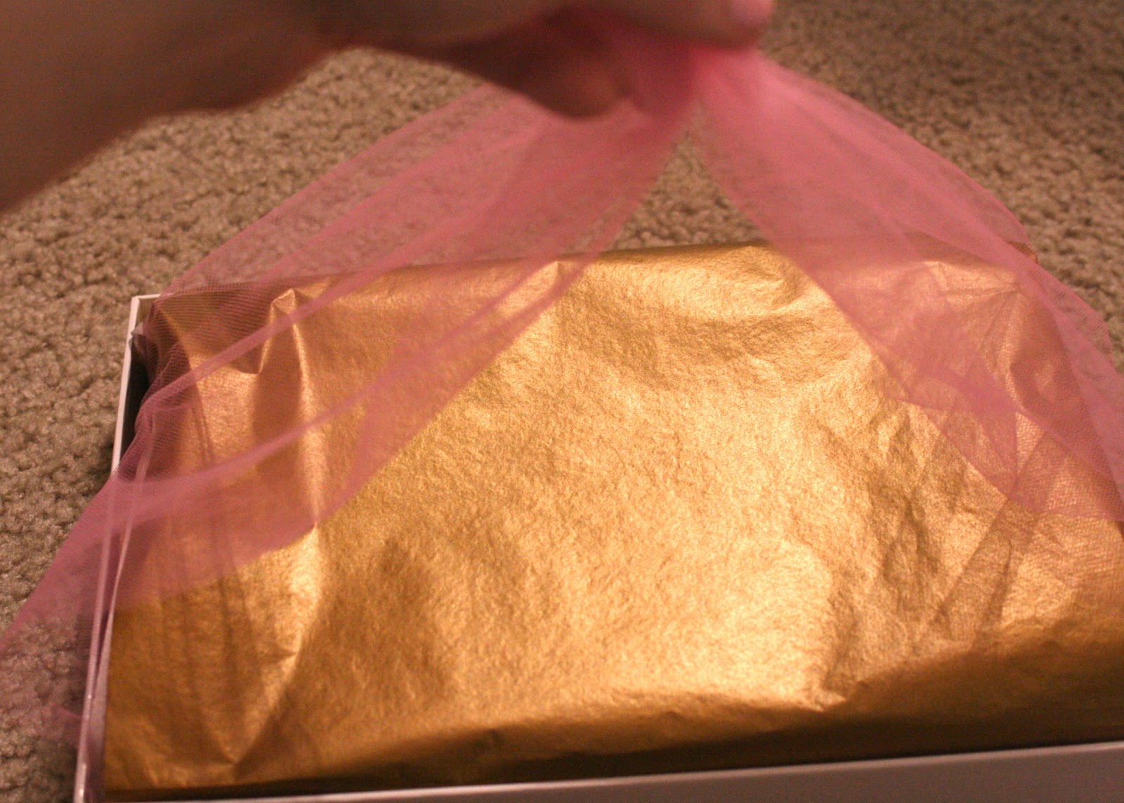 CupcakesOMG!: Wrap Star - A Gift Wrapping Tutorial