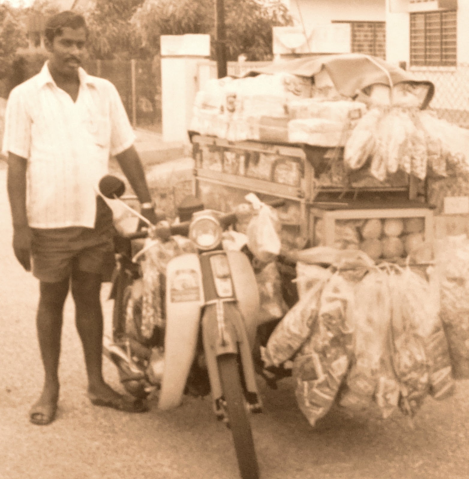 Ipoh & Kinta: The Roti Man (Bread Seller) .... 1982