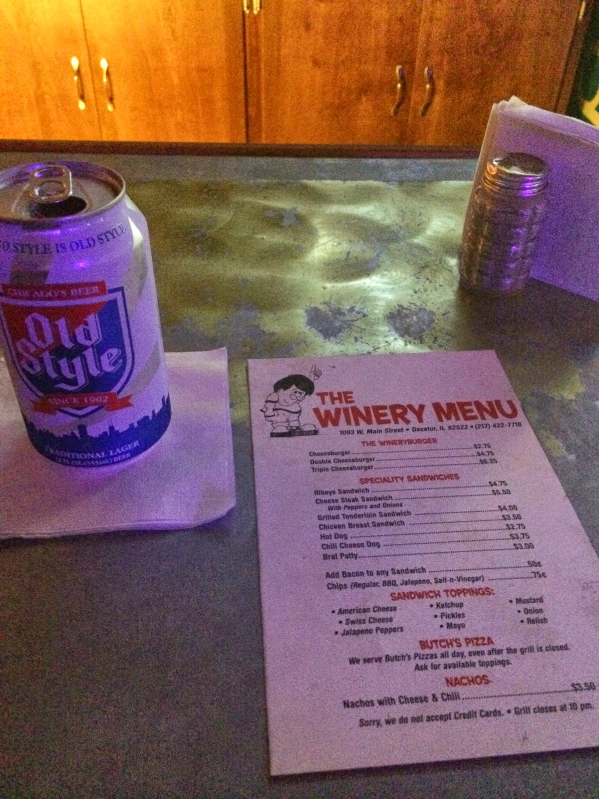 Travels of a Commoner: A commoner reviews The Winery, Decatur, Ill.